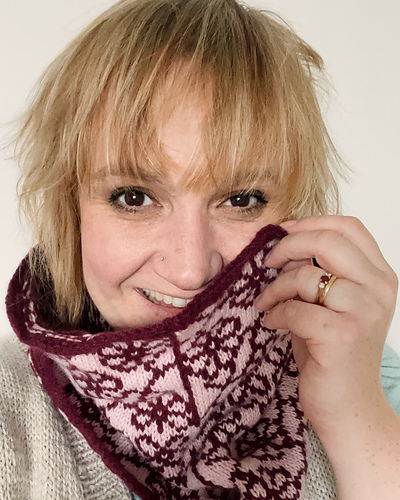 Ravelry: Blooming Bessie cowl pattern by Jacki Badger