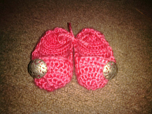 Ravelry: Cross Over Toe Baby Ballet Slippers pattern by Laura Hooker