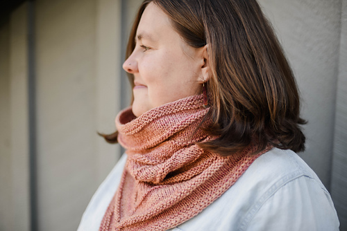 Ravelry: Frost at Dawn Cowl pattern by Beatrice Perron Dahlen