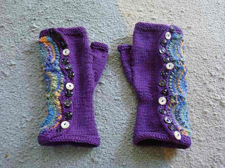 Ravelry: threerings' Spatterdash Wristwarmers