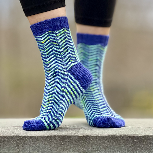 Ravelry: I Walk the Line pattern by Shuyi Wu