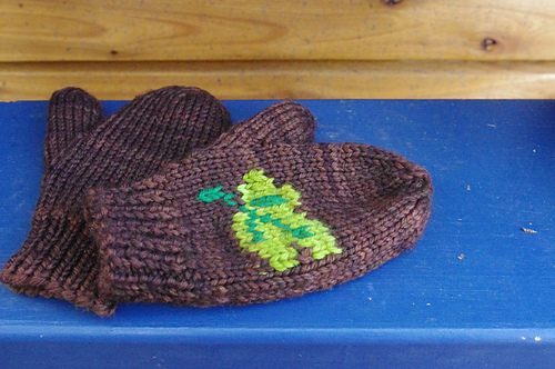 Ravelry: Leaf Mittens pattern by Sheryl Greenfield