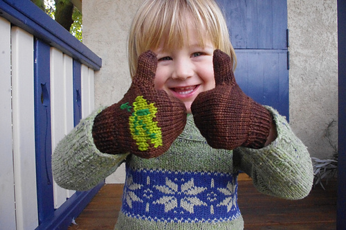 Ravelry: Leaf Mittens pattern by Sheryl Greenfield