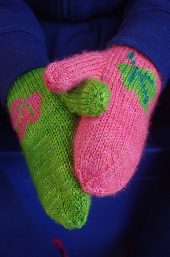 Ravelry: Leaf Mittens pattern by Sheryl Greenfield