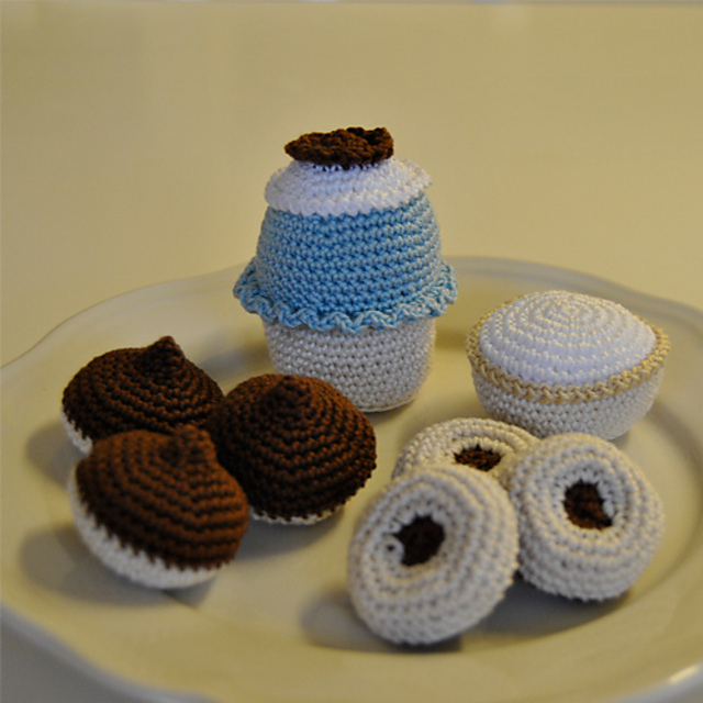 Ravelry: Swedish Cakes and Cookies 2 pattern by Susanne Fågelberg