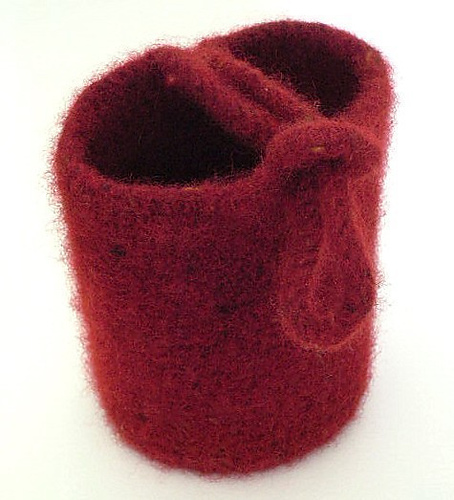 Ravelry: Felted Wristlet Bag pattern by Timary Peterson
