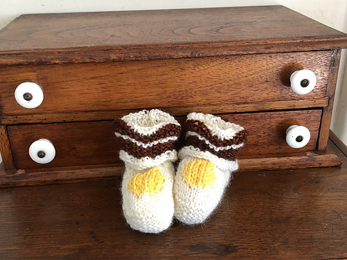 Ravelry: Bacon & Eggs Booties pattern by Kathie Popadin