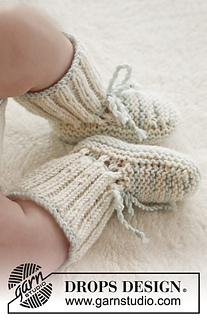 Ravelry: B25-25 First Impression Booties pattern by DROPS design