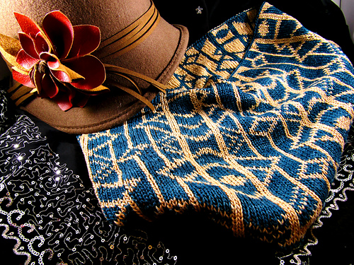 Ravelry: Fox Spirit Cowl pattern by Sara Ray