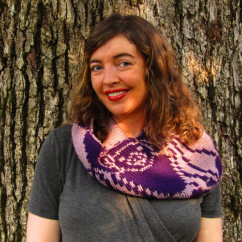 Ravelry: I am the Night cowl pattern by Sara Ray