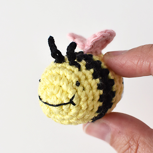 Ravelry: Flower Gal & Bee pattern by Tiny Curl