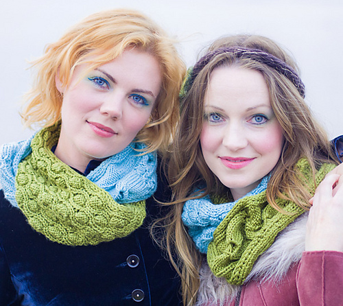 Ravelry: BFF Cowl pattern by Ysolda Teague & tiny owl knits