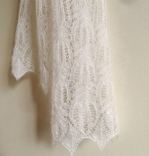 Ravelry: Panna Frost Flower Lace Shawl pattern by Foldi knit