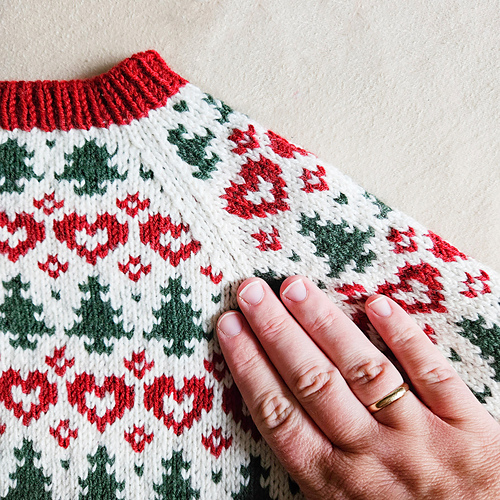 Ravelry: Juletregenser / Christmas Tree Sweater pattern by Tonje Haugli