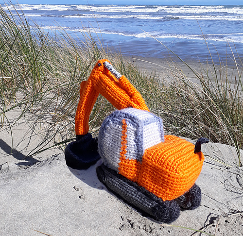 Ravelry: Digger pattern by Jan McKinnon