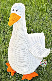 Ravelry: BIG Stuffed Goose pattern by Heidi Yates