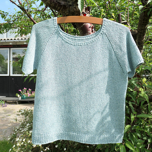 Ravelry: Sia Silk Top pattern by Traditionel Strik DK
