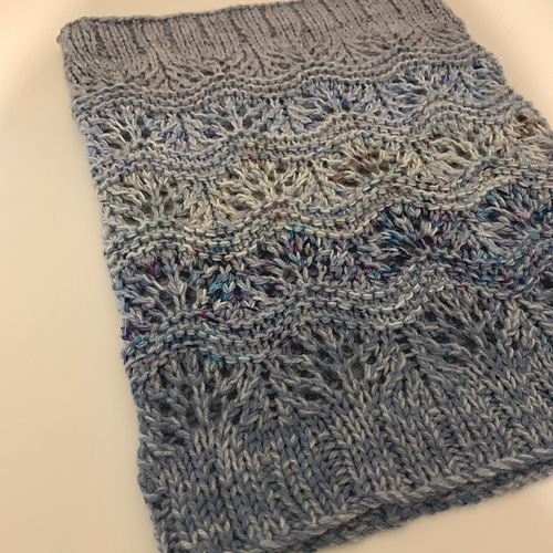 Ravelry: Gentle Waves Cowl pattern by Woollen Knots