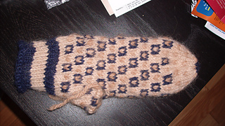 Ravelry: Color Work Thrummed Mitts pattern by Genevieve Noel