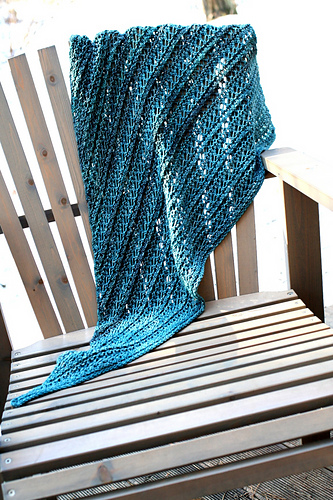 Ravelry: Verso shawl pattern by Svetlana Volkova