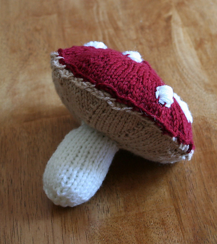 Ravelry: amanita not-so-scaria, a large mushroom pattern by Rhiannon ...