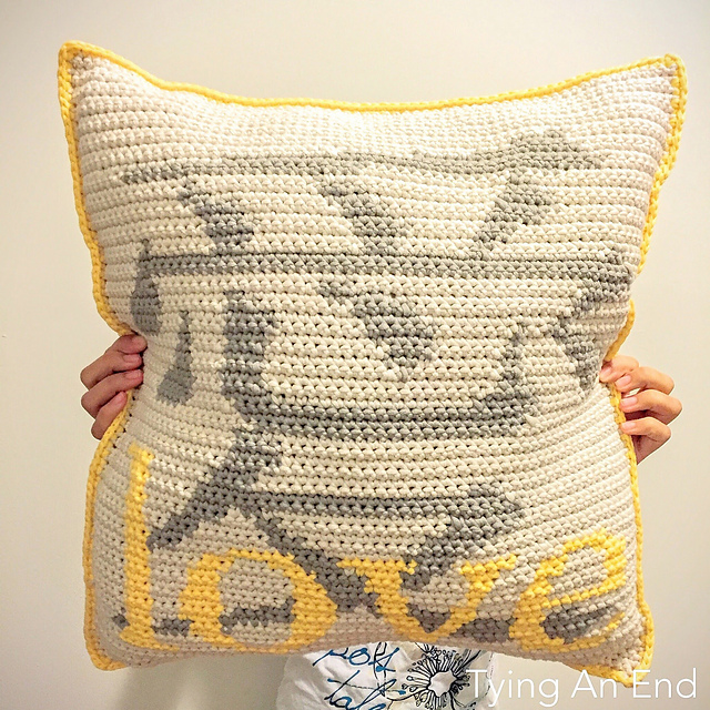 Ravelry: Love Crochet Throw Pillow pattern by Tae Nomura