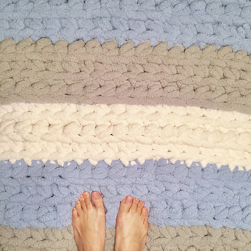 Ravelry: Cloud Fluffy Rug pattern by Tae Nomura