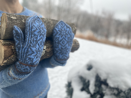 Ravelry: Emma's Ice Flower Mittens pattern by Runningyarn