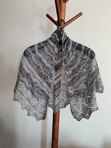 Ravelry: Curved Triangle Shawl pattern by Iris Schreier