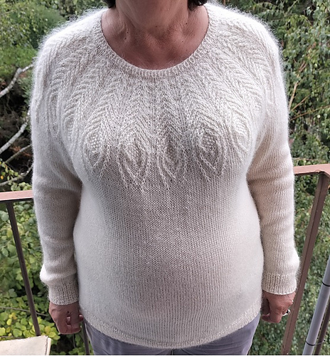 Ravelry: Tail Feather pattern by Helen Kennedy
