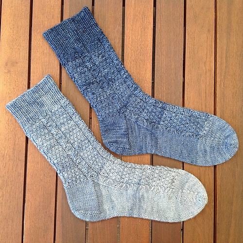 Ravelry: Bogie & Bacall pattern by Linda Pomerenke
