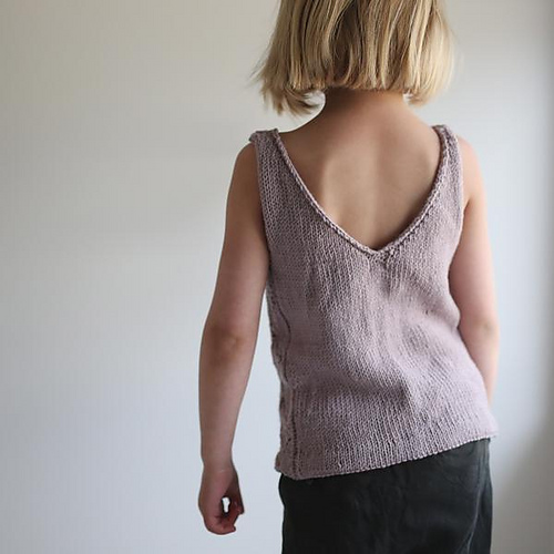 Ravelry: Sommerlett singlet pattern by Paelas