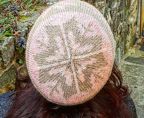 Ravelry: Snow in the Mirror Hat pattern by Frauke Urban