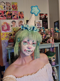 Ravelry: Triangular Clown Hat pattern by Vandal Yarnz