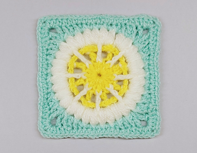 Ravelry: 366 days of granny squares / Day 181 pattern by Veronika Liachovic