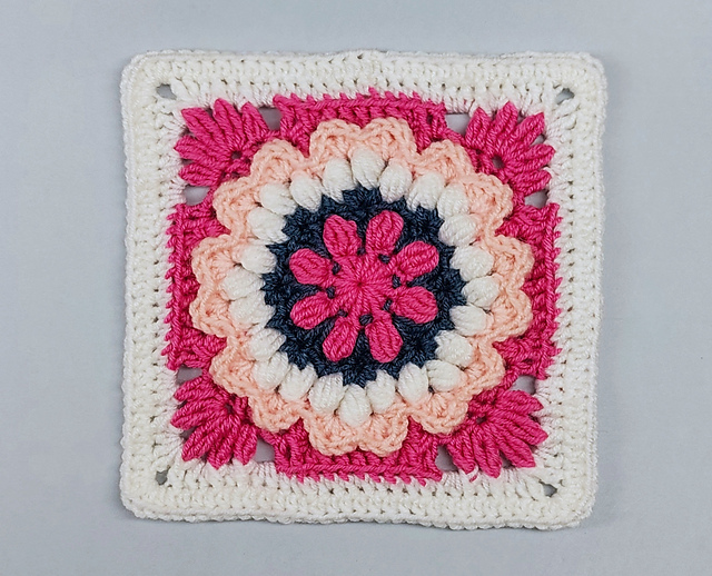 Ravelry: 366 days of granny squares / Day 26 pattern by Veronika Liachovic