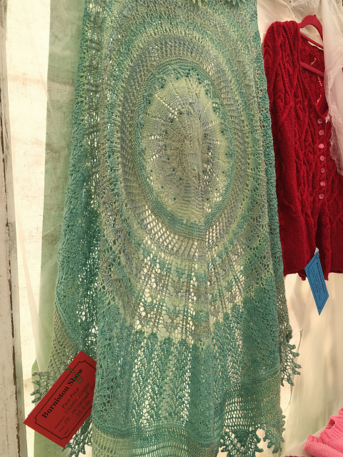 Ravelry: veebran's Peacock Pi Shawl