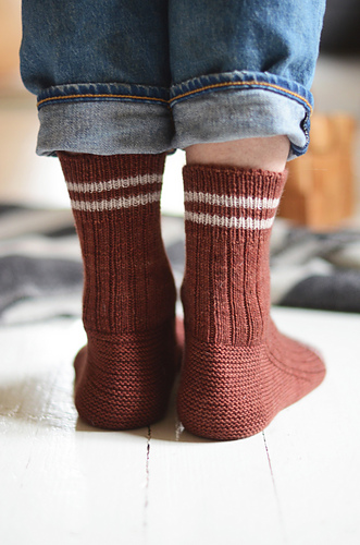 Ravelry: Oak Socks pattern by Veera Välimäki