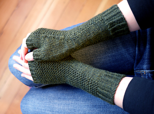 Ravelry: masonry mitts pattern by Vera Brosgol