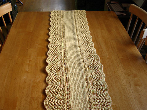 Ravelry: Scalloped Table Runner pattern by Amy Stender