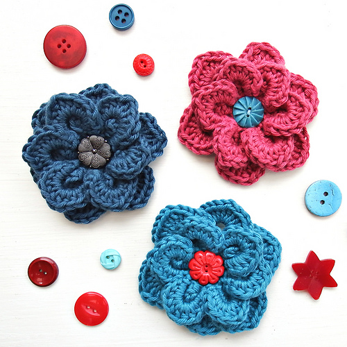 Ravelry: Overlapping petal flower pattern by Ali Burdon