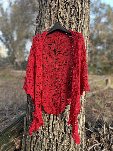 Ravelry: Ogee Flow Shawl pattern by verybusymonkey