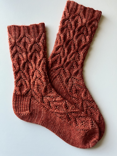 Ravelry: Cosine Wave Socks pattern by verybusymonkey