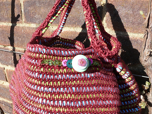 Ravelry: Dazzle Berry Handbag pattern by Victoria Stott