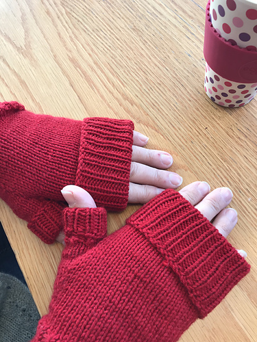Ravelry: Point Edwards Mitts pattern by Fairlight Fibers