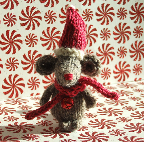Ravelry: Christmas Mouse pattern by ViolaSueKnits