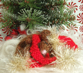 Ravelry: Christmas Mouse Dormouse pattern by ViolaSueKnits