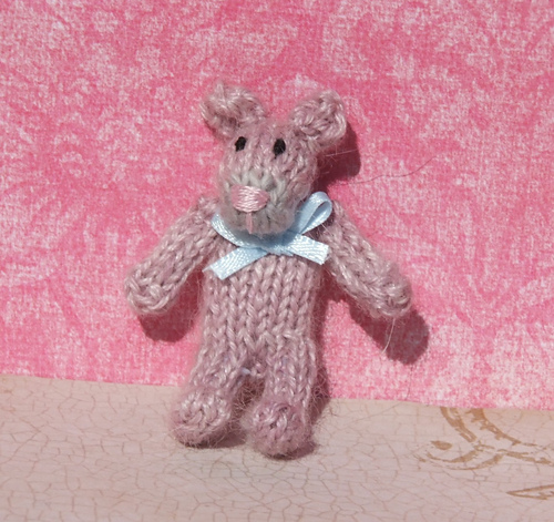 Ravelry: Mouse in Tutu pattern by ViolaSueKnits