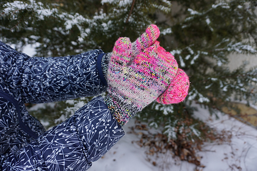 Ravelry: Evanesce Mittens pattern by Virginia Cosgriff