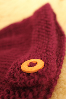 Ravelry: virtualAE's Big Button Hat